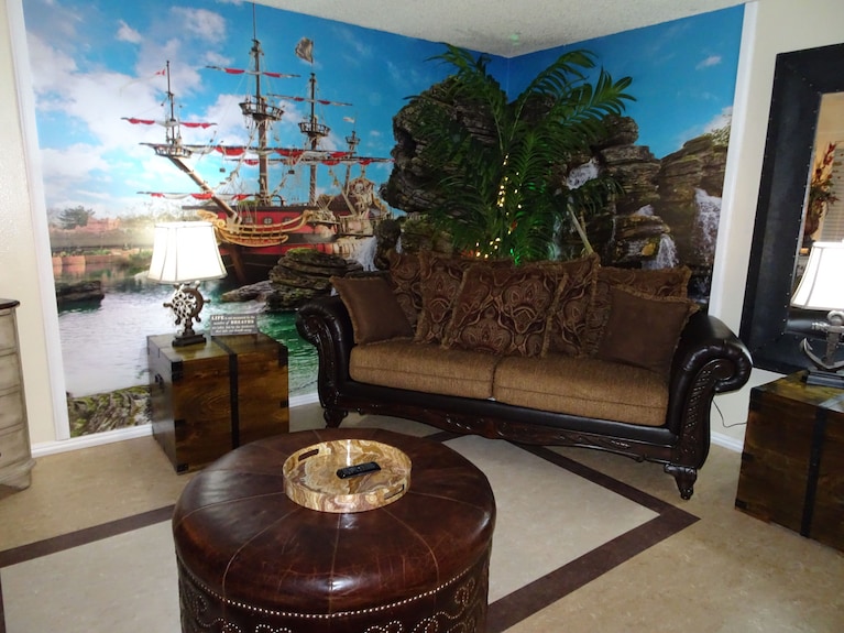 Treasure Island 2 Br Home Con Garaje Adjunto, Puerta Para Mascotas Y Perro Privado - Bakersfield, CA