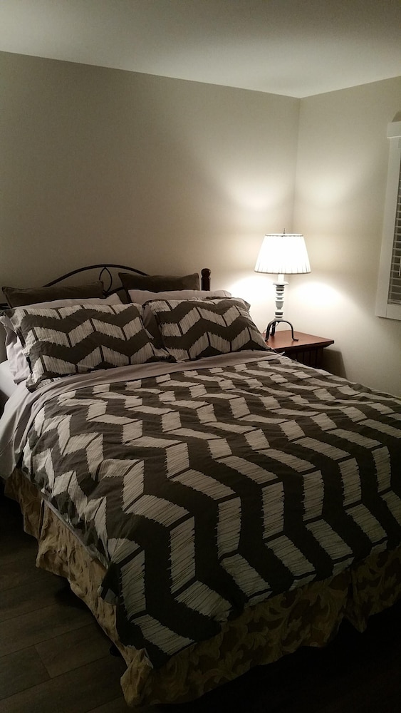 New Construction Coach House, 10 Minute Walk To Downtown And Ferry Spotless - Nanaimo