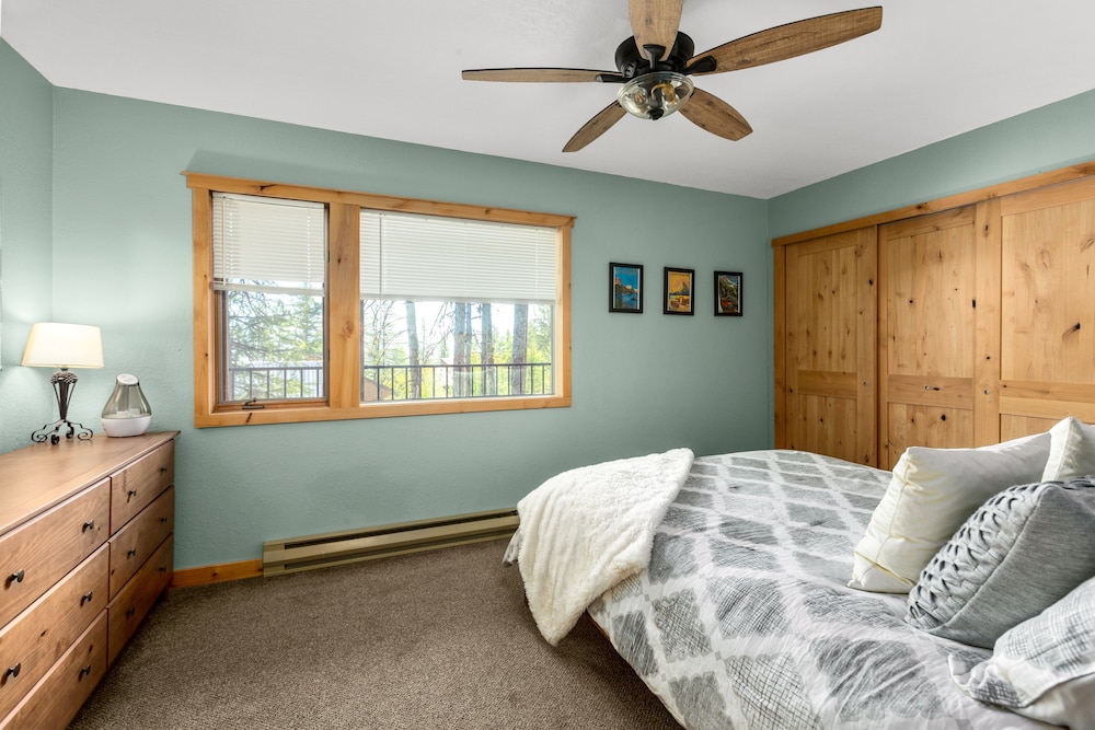 Newly Remodeled, Beautiful Views, Game Loft , Close Ski Access - Montana