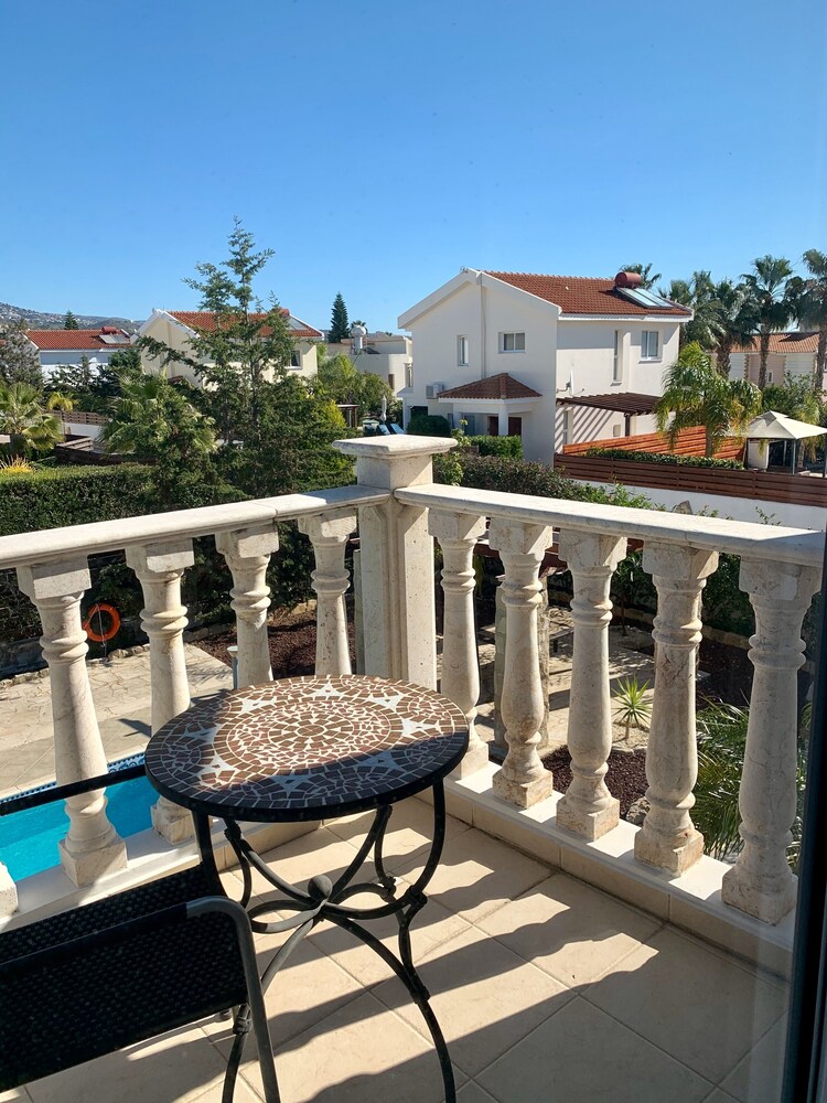 Private Villa With Large Private Pool Situated In Coral Bay, Paphos, Cyrprus - Коралловый залив