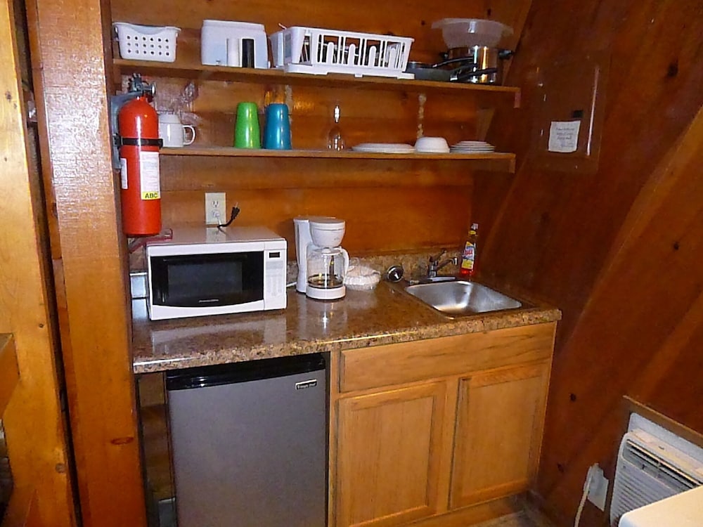 Bear Paw Cottage #6 King ; Hot Tub ;Pet Friendly;2 Adults/2 Children Max - Sautee Nacoochee, GA