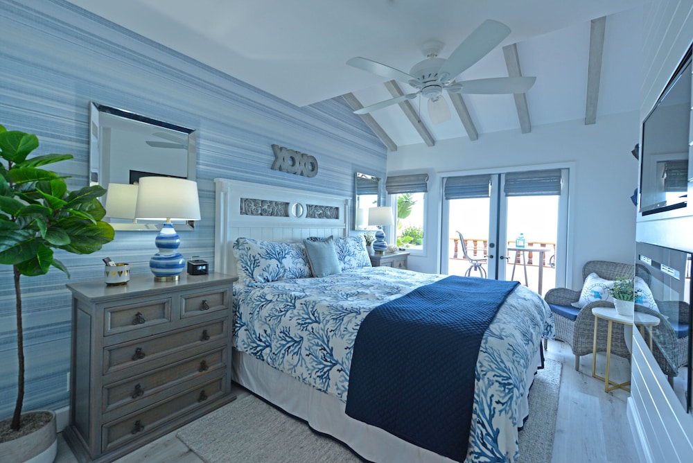 H890: Breathtaking Ocean Front Villa, 2 Fireplaces, Cart, King Bed, Views - Descanso Beach Club, Avalon