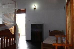 6 quartos, secretária, Wi-fi grátis, roupa de cama fornecida