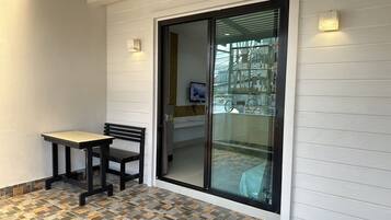 Quarto Superior, 3 camas individuais | Varanda