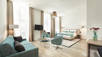 Suite Júnior, 1 cama king-size e sofá-cama, não fumadores | 1 quarto, lençóis de algodão egípcio, roupa de alta qualidade