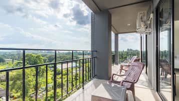 Suíte, várias camas, vista para a piscina (Suite Two Bedroom Pool View King) | Vista para o jardim
