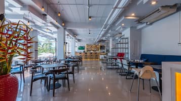 Café da manhã com buffet todos os dias (THB 250 por pessoa)