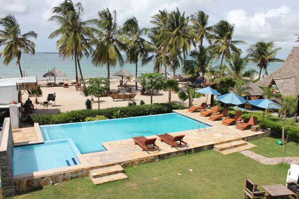 Quarto Quádruplo Familiar, 2 quartos, varanda, vista para o oceano | Vista para a praia ou o mar