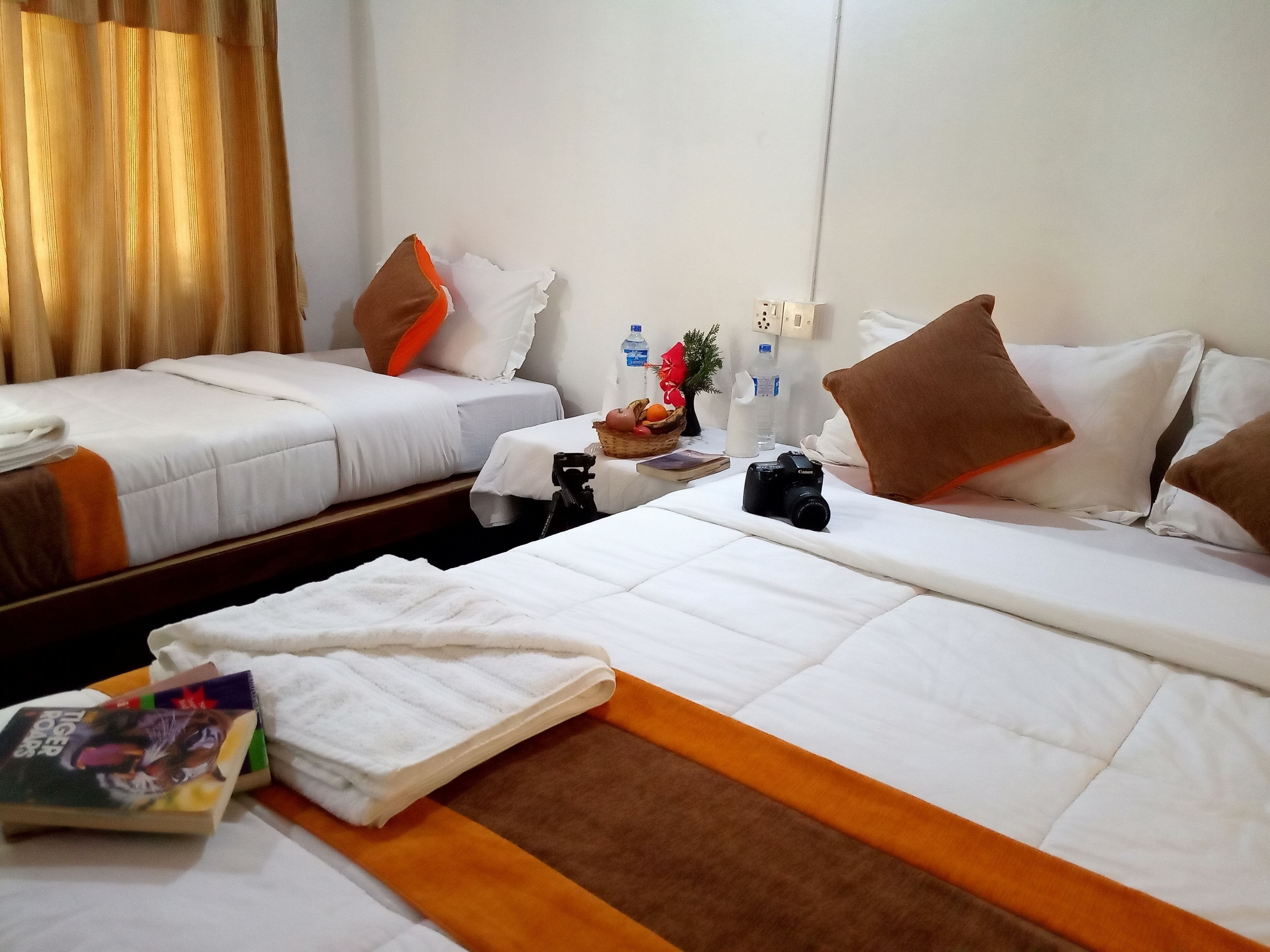 Secretária, roupa de cama fornecida 