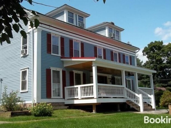 Tin Brook Bed & Breakfast - Washingtonville, NY
