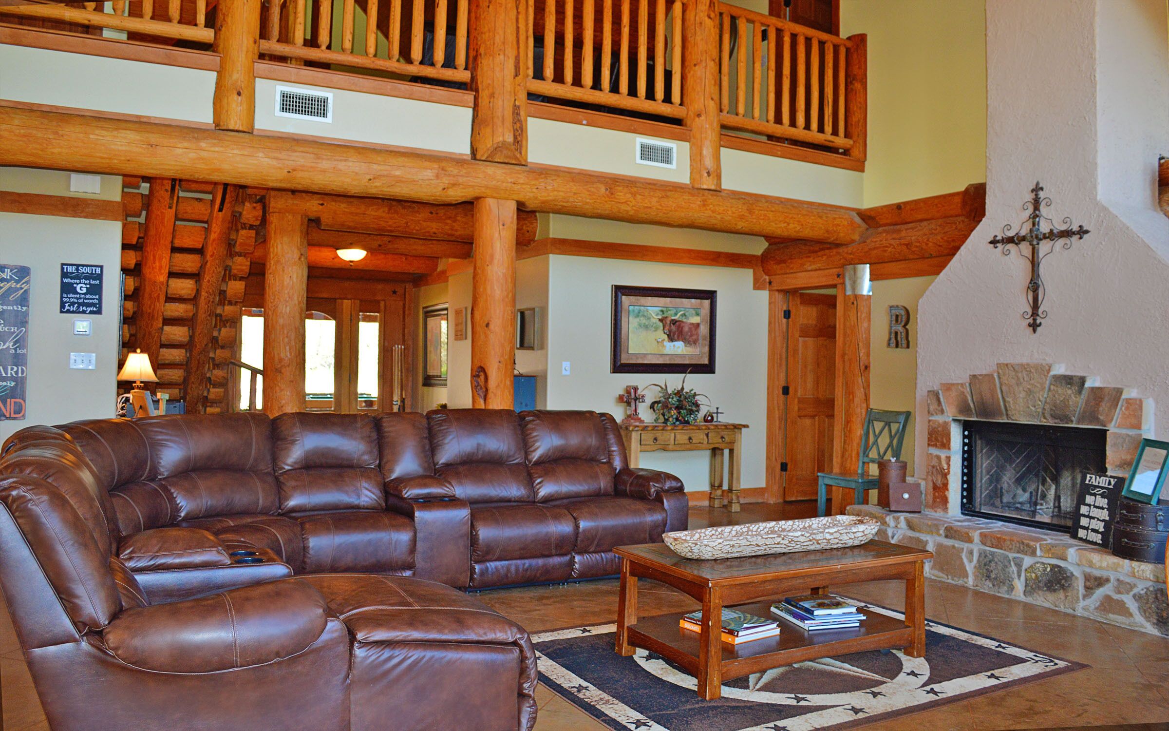 Family Friendly Lbj Log Retreat W/ Pool, Hot Tub - Texas