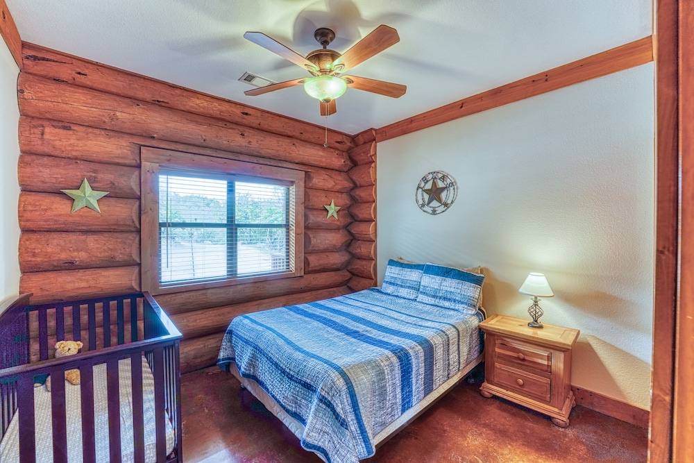 Heroes Hideaway: Relaxation Awaits By The Lake! - Texas
