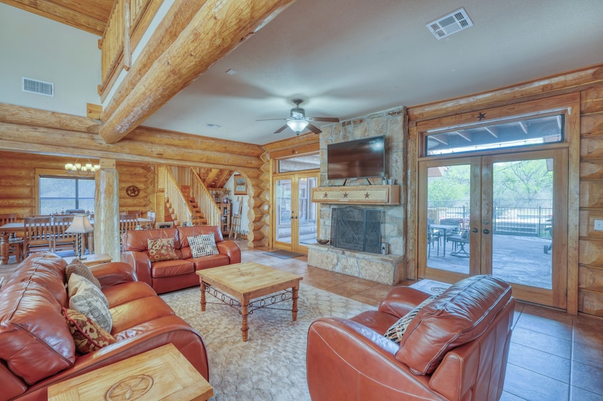 Spacious 5-acre Log Cabin | Pool, Hot Tub, Pets - Lake Buchanan, TX