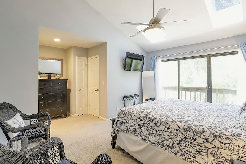 Sunset Rentals | Beachwalk 208 - Hilton Head Island, SC