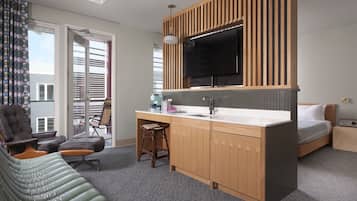Suite, 1 cama king-size, vista para o pátio, junto à piscina (Poolside Grand King Room) | 1 quarto, lençóis de algodão egípcio, roupa de alta qualidade