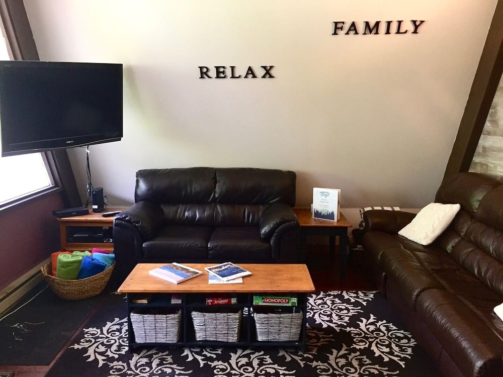 Fully Equipped Condo In Popular Pinnacles - Private Hot Tub - Pet Friendly! - Armstrong