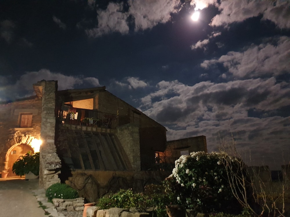 Casa Rural Del S.xvi Con Piscina Privada Y Vistas A La Montaña - Santa Coloma de Queralt