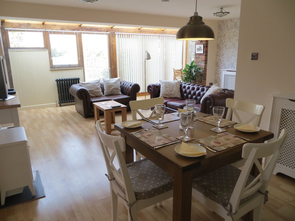 Yogis Cottage Is Cotswold Country Charm With Modern Facilities -