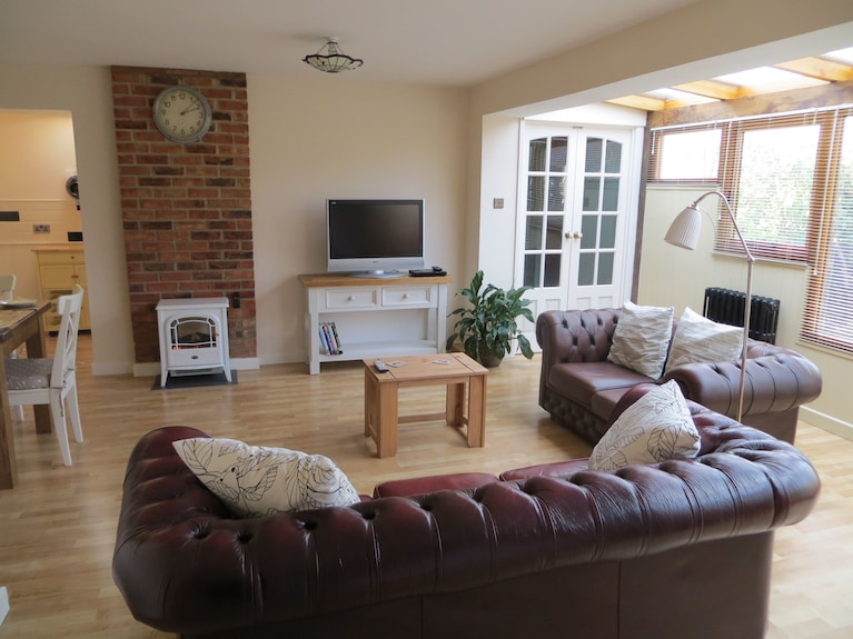 Yogis Cottage Is Cotswold Country Charm With Modern Facilities - Buckinghamshire