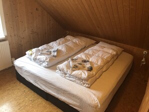 Casa de campo, 2 quartos, vista para a montanha | 2 quartos, escrivaninha, cortinas blackout, berços grátis