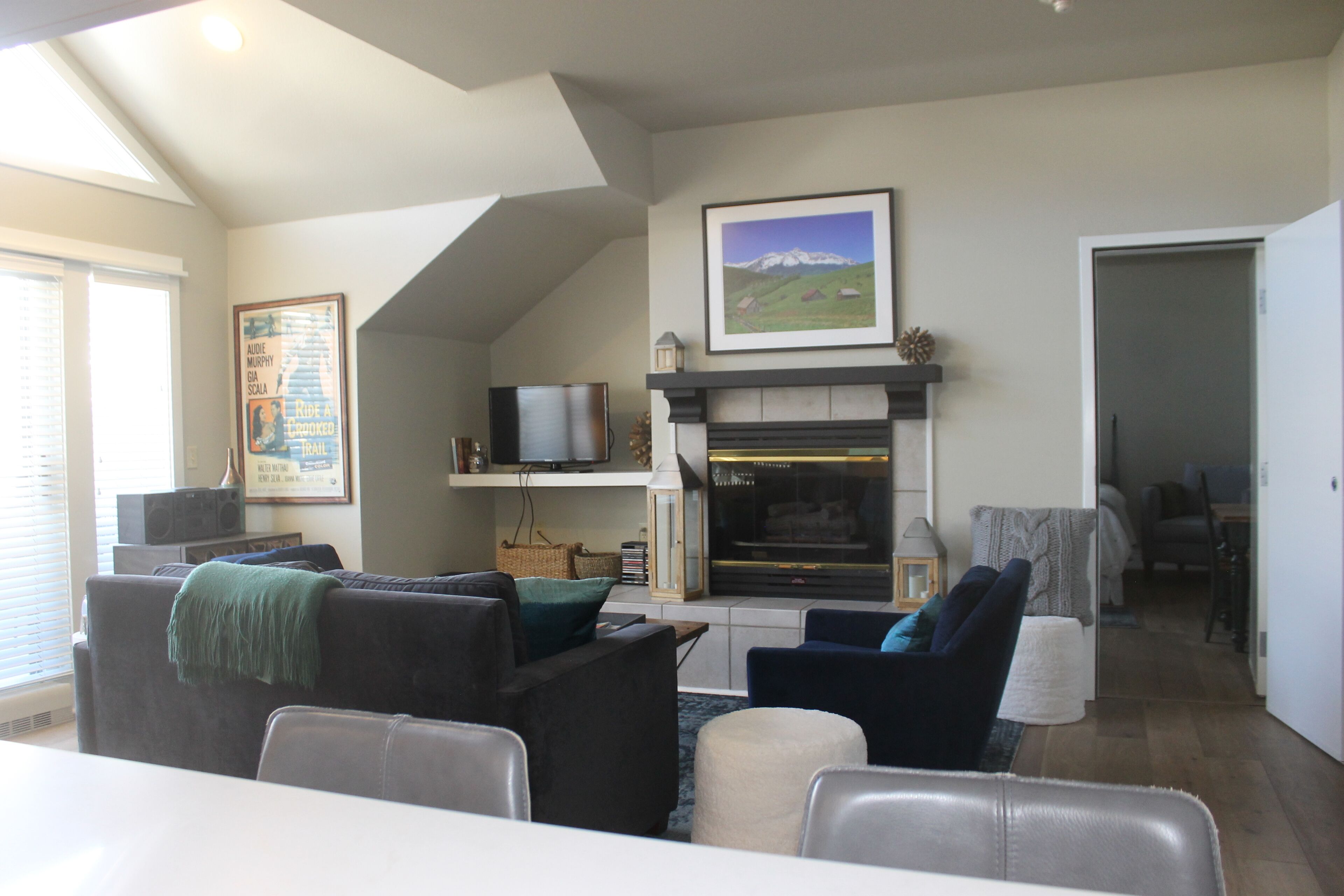 It's Snowing! 1br/2bth Ski-in/out-views, Garage Parking, Fireplace,balcony - Silverton, CO
