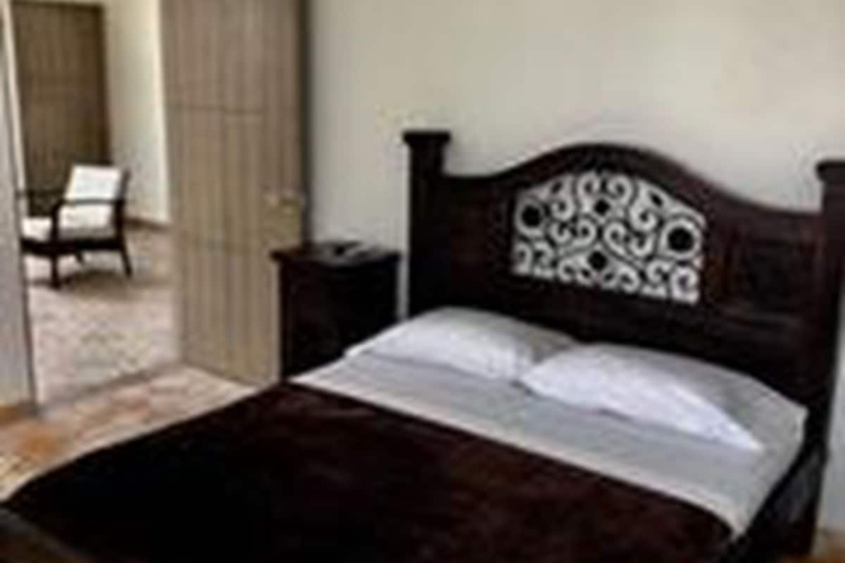 Quarto luxo, 1 cama de casal, para não fumantes, vista para a piscina (5) | Frigobar, cortinas blackout, quartos à prova de som, roupa de cama