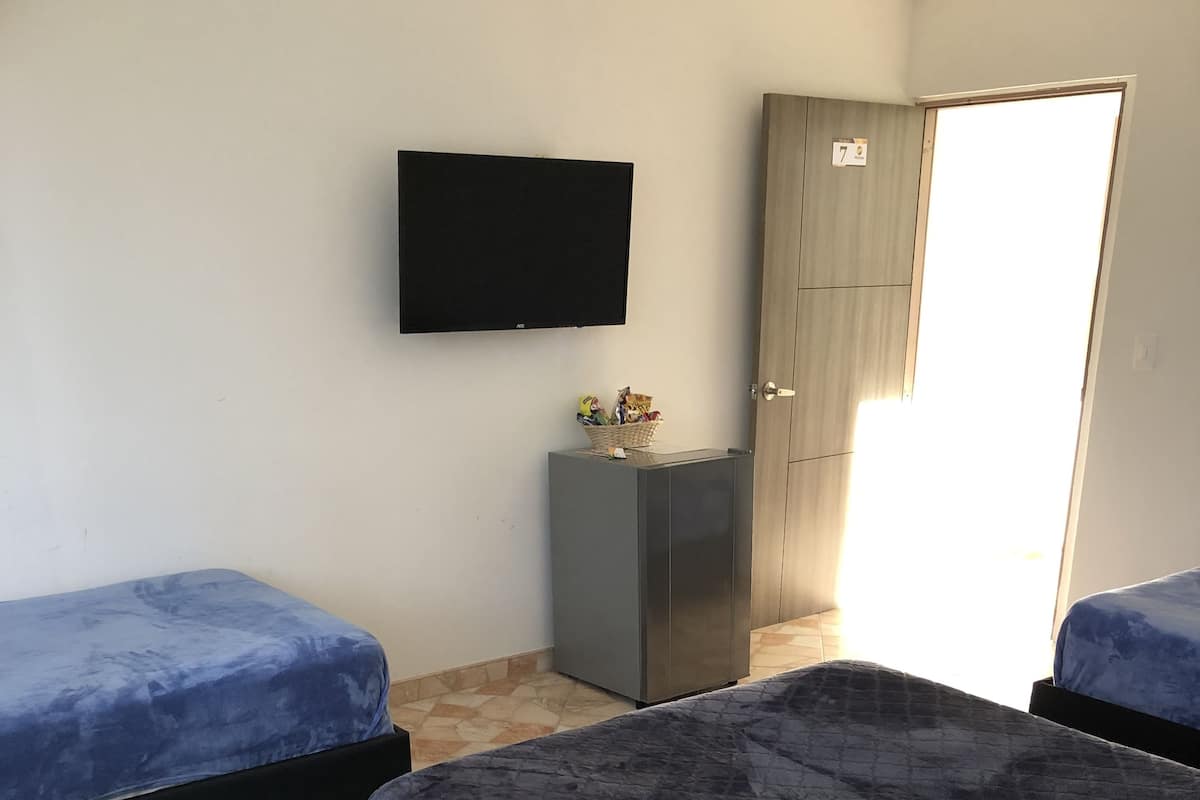 Quarto, várias camas, para não fumantes (7) | Frigobar, cortinas blackout, quartos à prova de som, roupa de cama