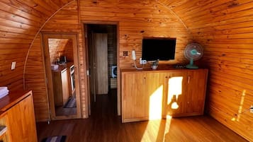 Quarto Deluxe | Minibar com produtos grátis, secretária, Wi-fi grátis