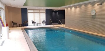 Piscina interior, da(s) 8:00 à(s) 20:00, espreguiçadeiras 