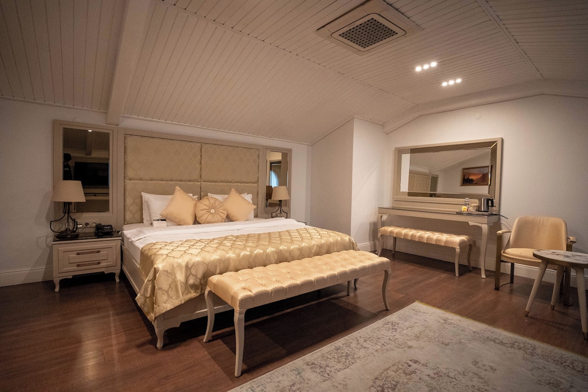 Quarto Comfort, 1 cama queen-size | Cofre no quarto, cortinas/cortinados opacos, quartos insonorizados