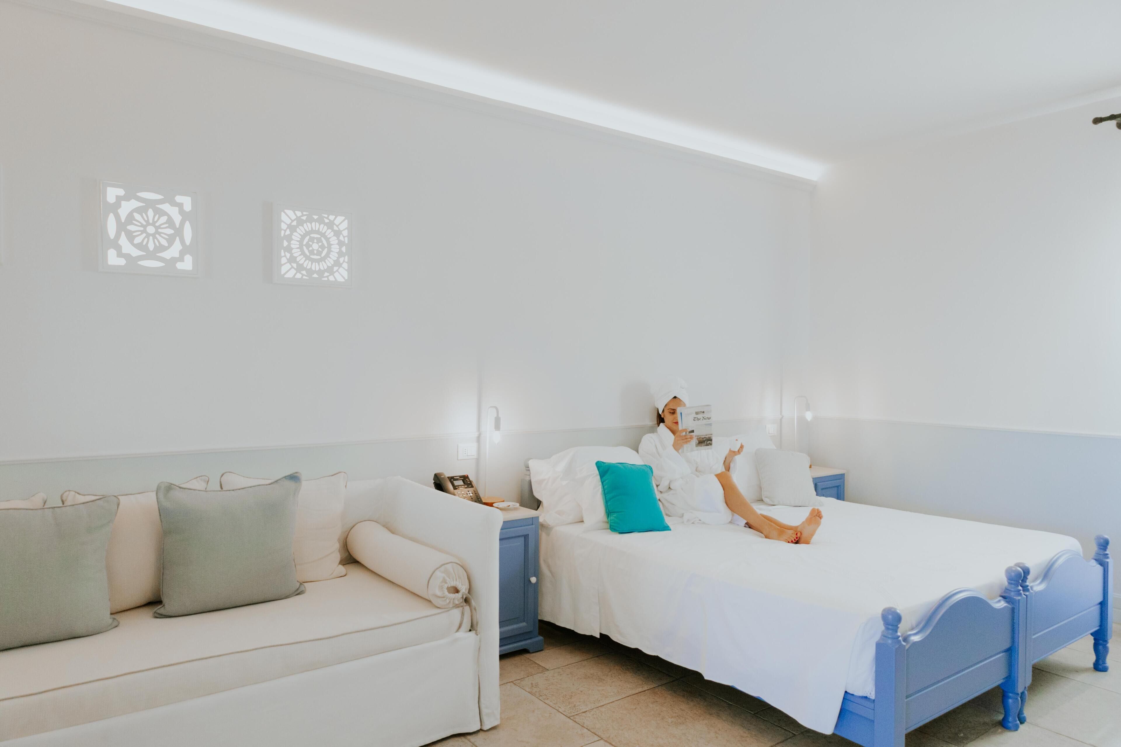 Minibar, cofre no quarto, secretária, berços/camas para crianças grátis 