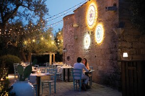 2 restaurantes, jantares servidos, cozinha italiana 