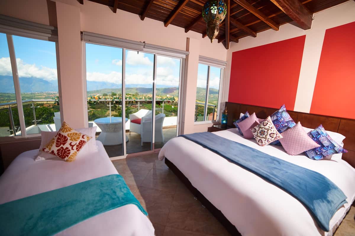 Quarto Premium, várias camas | Vista para a montanha
