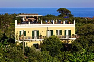 Fachada da propriedade