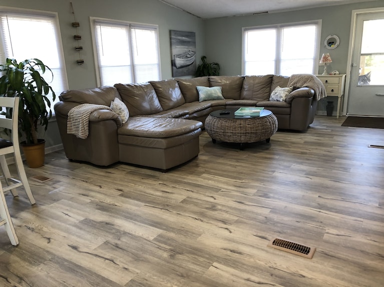 Sea La Vie Coastal Cottage With Hot Tub - Topsail Island, NC