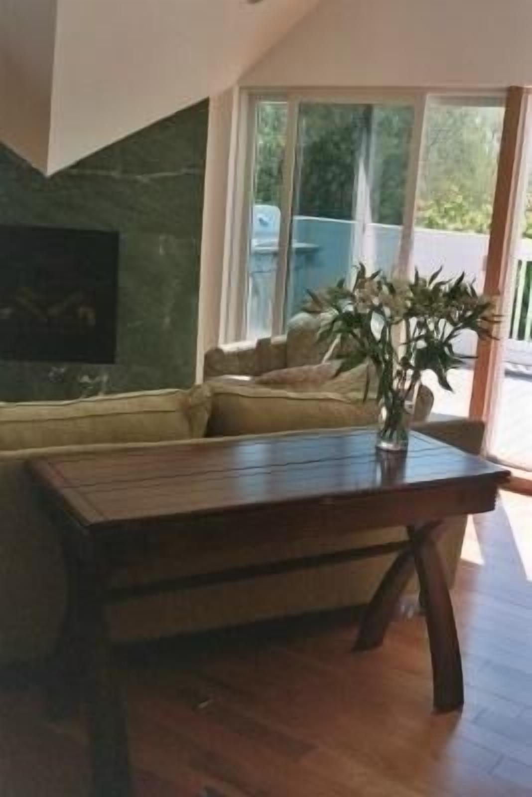 Luxurious Entire Top Floor Condo 2 Fireplaces - 1200 Sq Ft, Wifi - Provincetown, MA