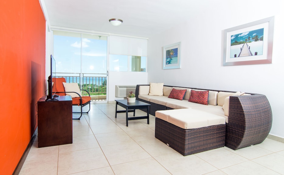 Ocean Front, 2 Bedrooms, 2 Bathrooms, Beautiful Condo With Spectacular Views - Caribbean