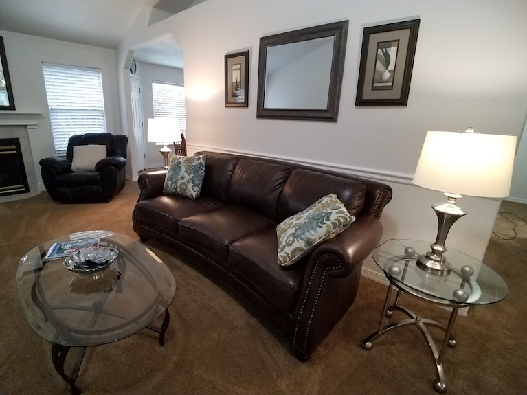 Eagle ~ Great Sky Neighborhood ~ 4-bdrms ~ Near Pool & Shopping ~ All Amenities - Idaho (State)