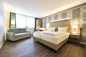 Quarto casal conforto | Cofres nos quartos, cortinas blackout, berços grátis