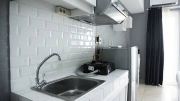 Quarto | Cozinha privada | Geladeira, cooktop, panela elétrica de arroz