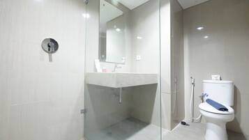 Quarto | Casa de banho | Um polibã, toalhas fornecidas