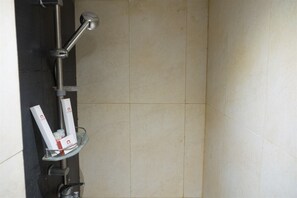 Quarto | Duche na casa de banho