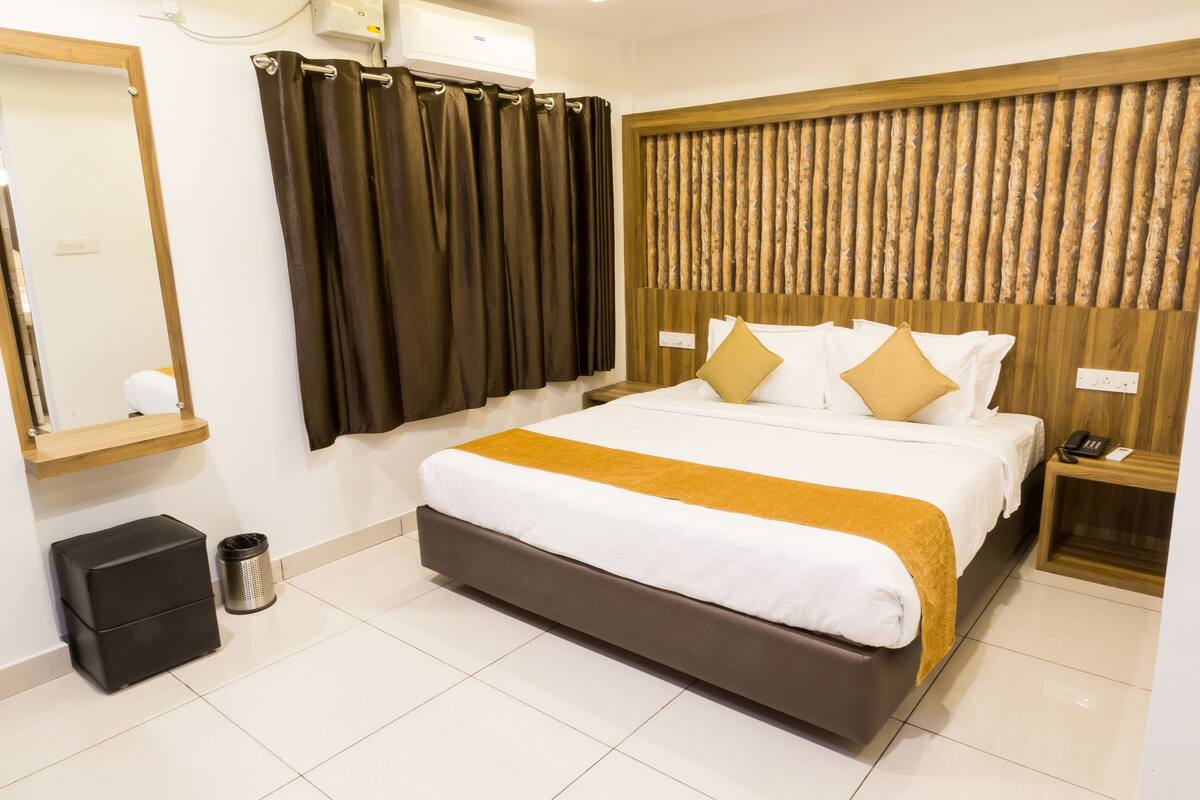 1 quarto, com mobília individualizada, secretária