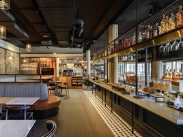 Pequeno-almoço tipo buffet diário mediante uma taxa 