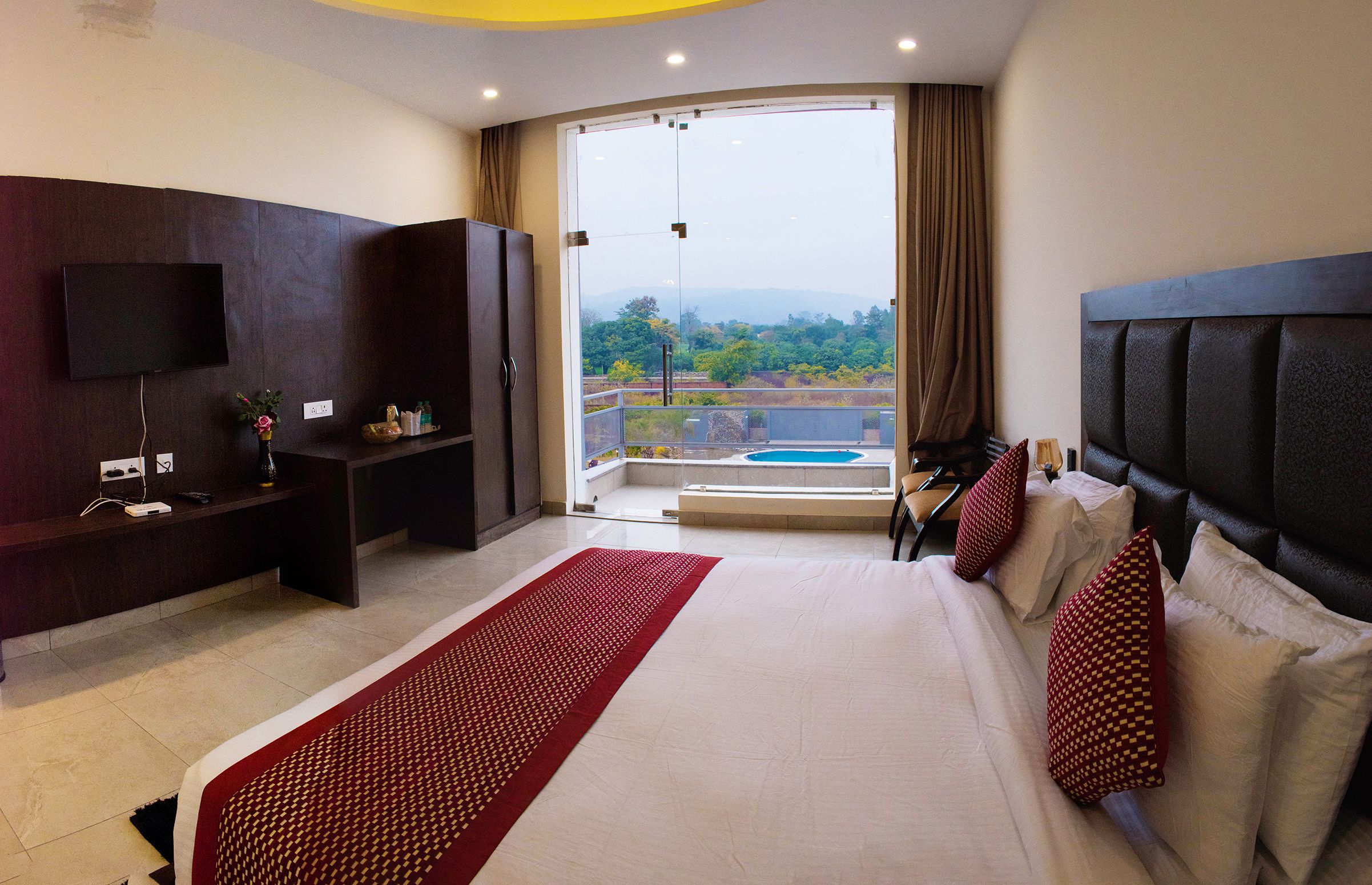 Quarto Executivo | Camas de colchão viscoelástico, secretária 