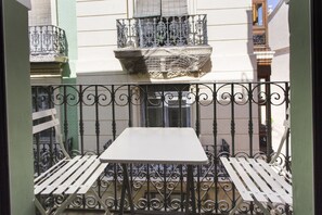 Quarto casal superior, banheiro privativo, vista para a cidade