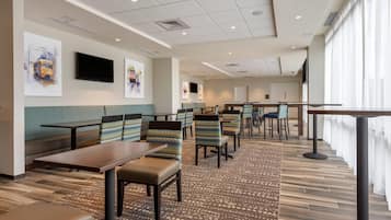 Café da manhã para viagem grátis todos os dias