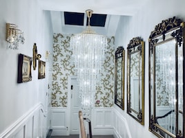 TV de tela plana, Netflix, filmes pagos