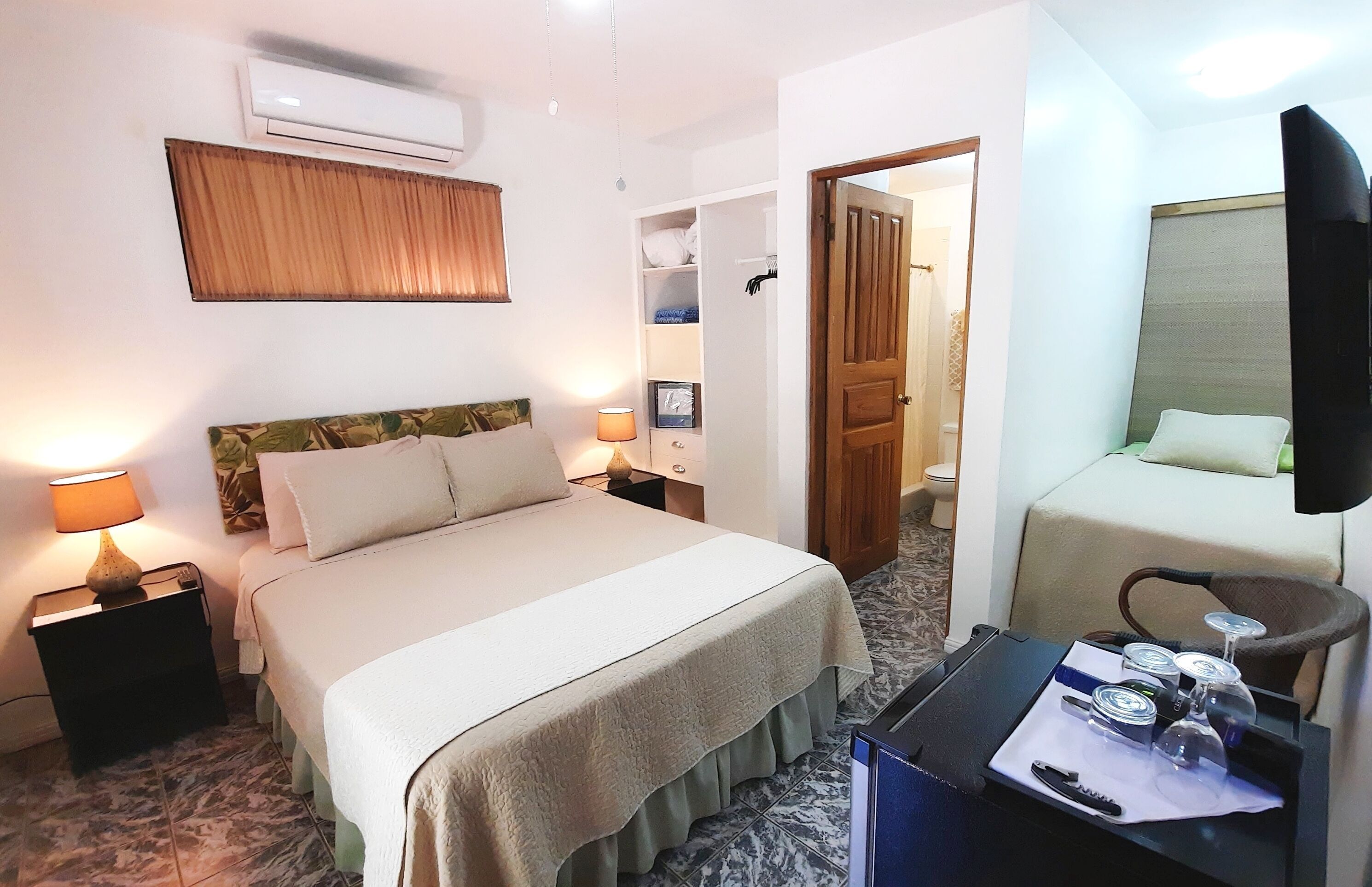 Frigobar, Wi-Fi de cortesia, roupa de cama