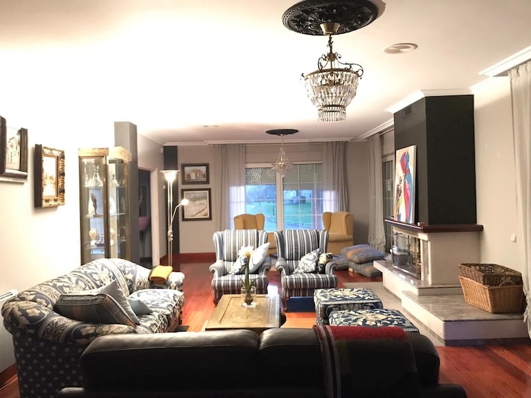 Villa Con Piscina En Zona Apacible - Cambados